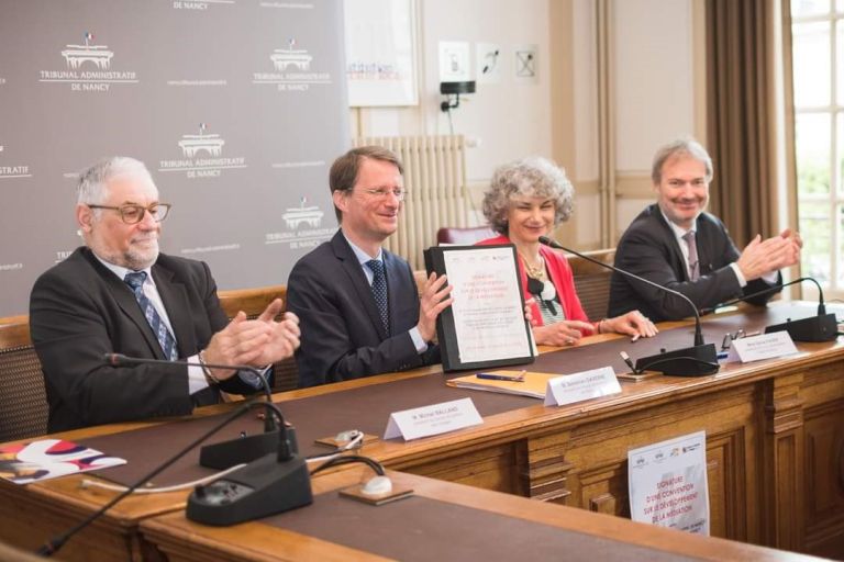 Signature d’une convention pour promouvoir la médiation en matière de ...